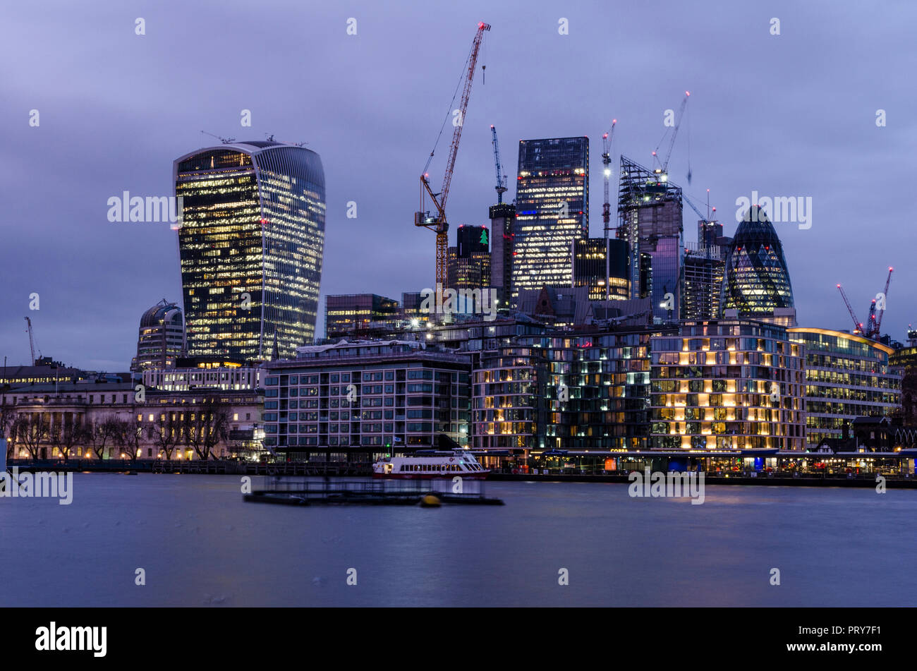 London skyline crane sunset hi-res stock photography and images - Alamy