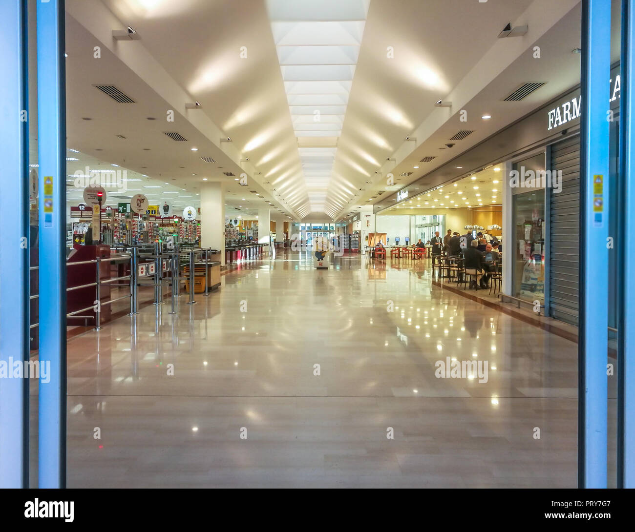 Esselunga milan hi-res stock photography and images - Alamy