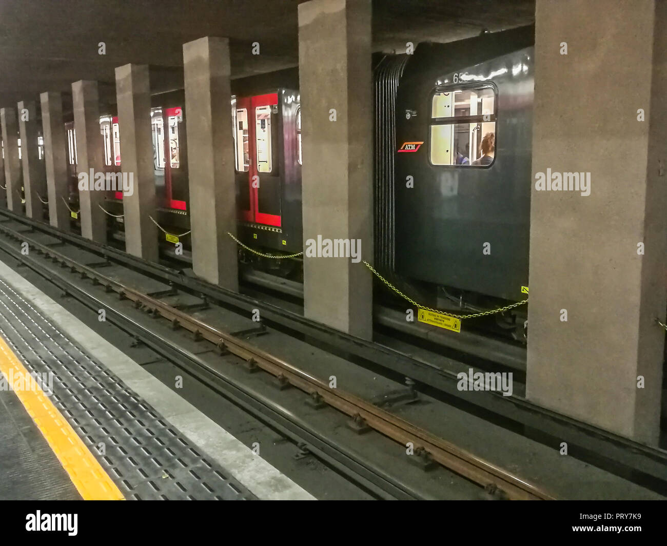 Metro of milan hi-res stock photography and images - Alamy
