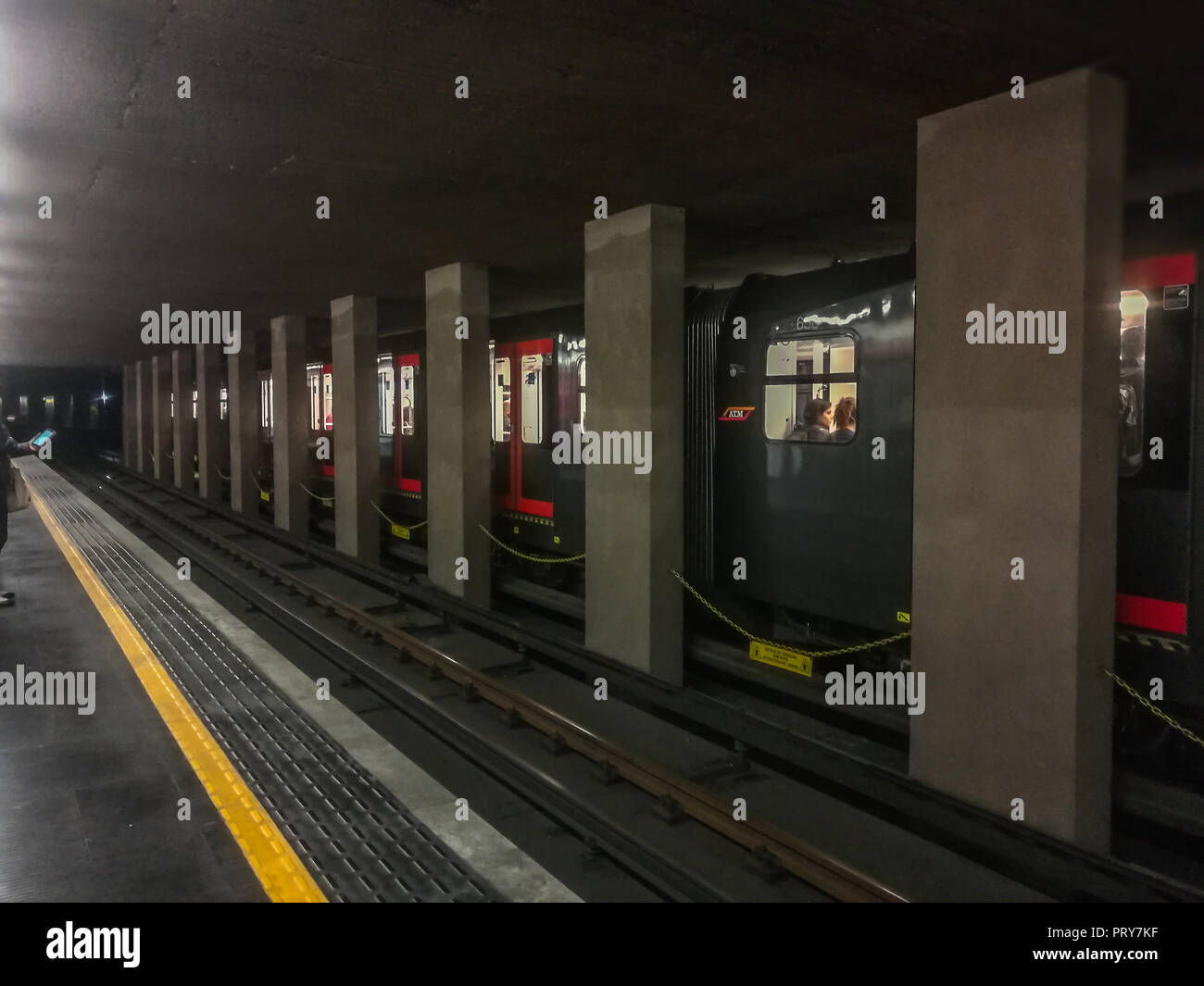 Metro of milan hi-res stock photography and images - Alamy