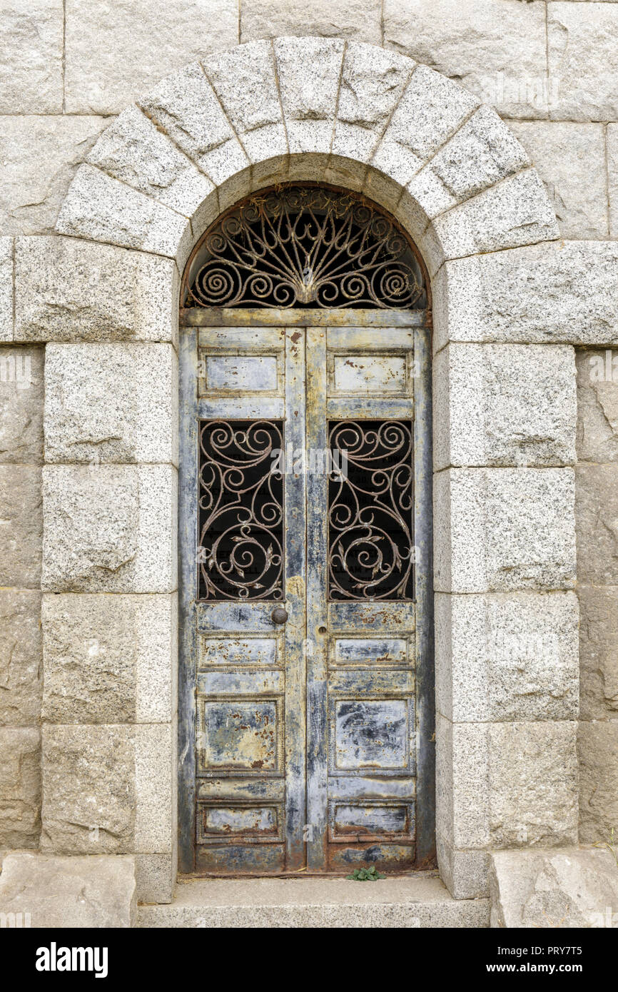Mausoleum Entrance in Mountain View Cemetery Stock Photo - Alamy