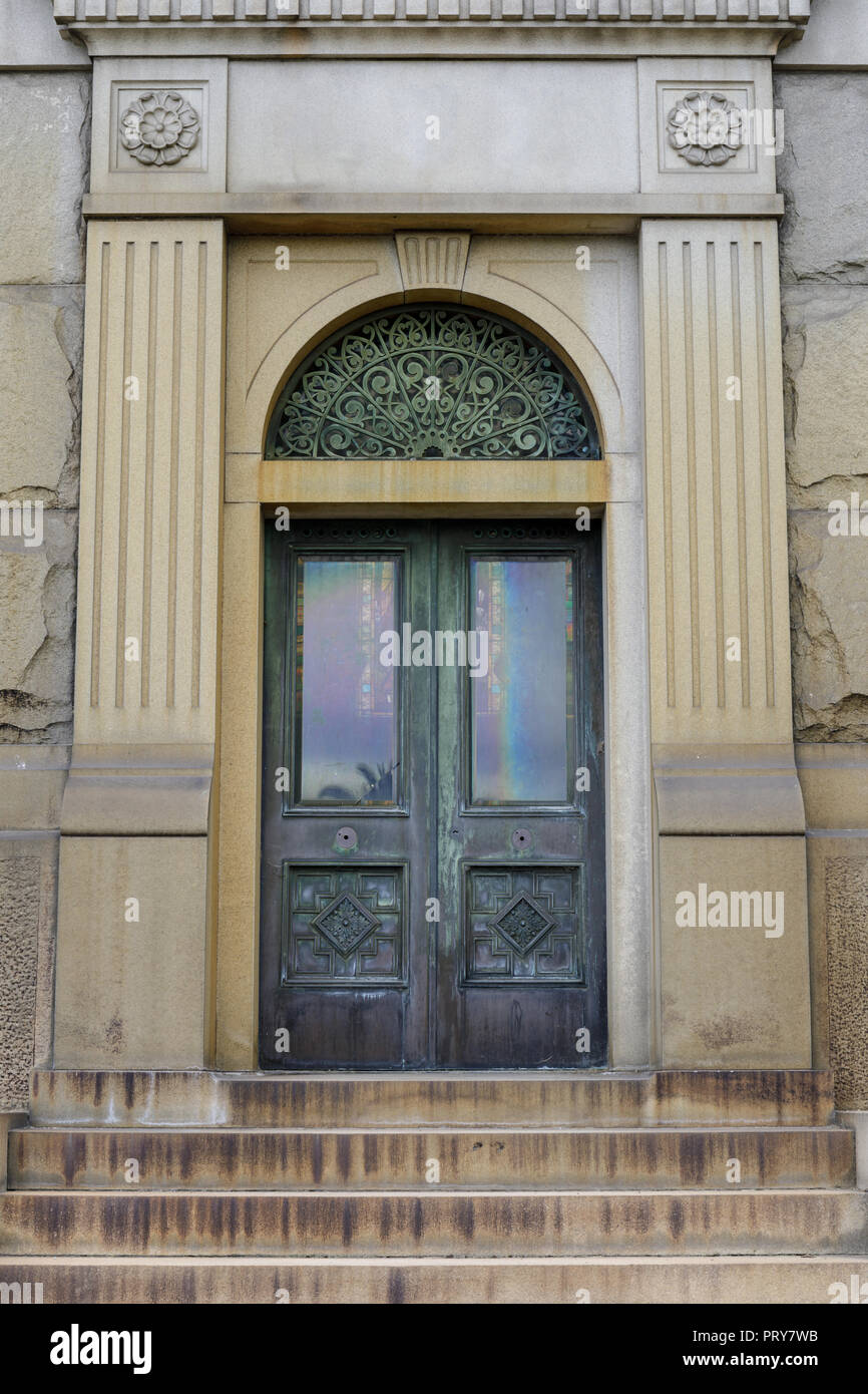 Architecture mausoleum entombment hi-res stock photography and images ...