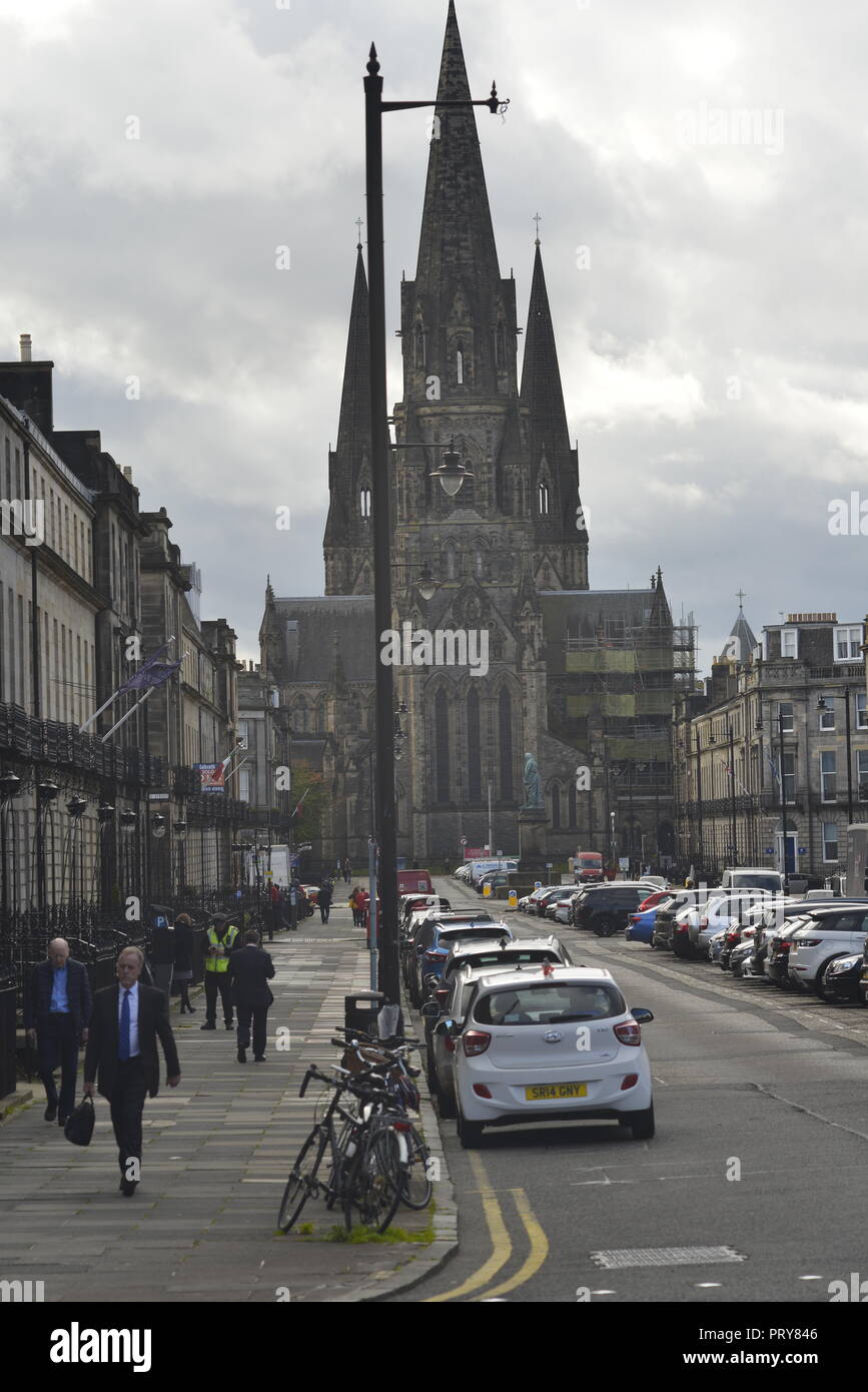 Edinburgh Everyday life of the city in scotland Stock Photo - Alamy