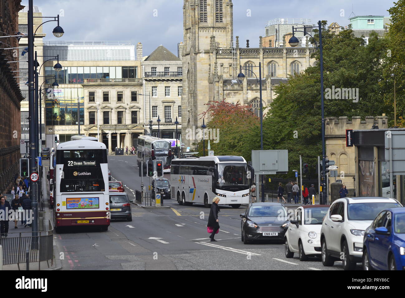 Edinburgh Everyday life of the city in scotland Stock Photo - Alamy