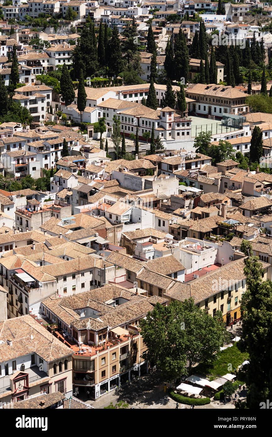 General view of the Albaizín neighborhood and the city of Granada from ...