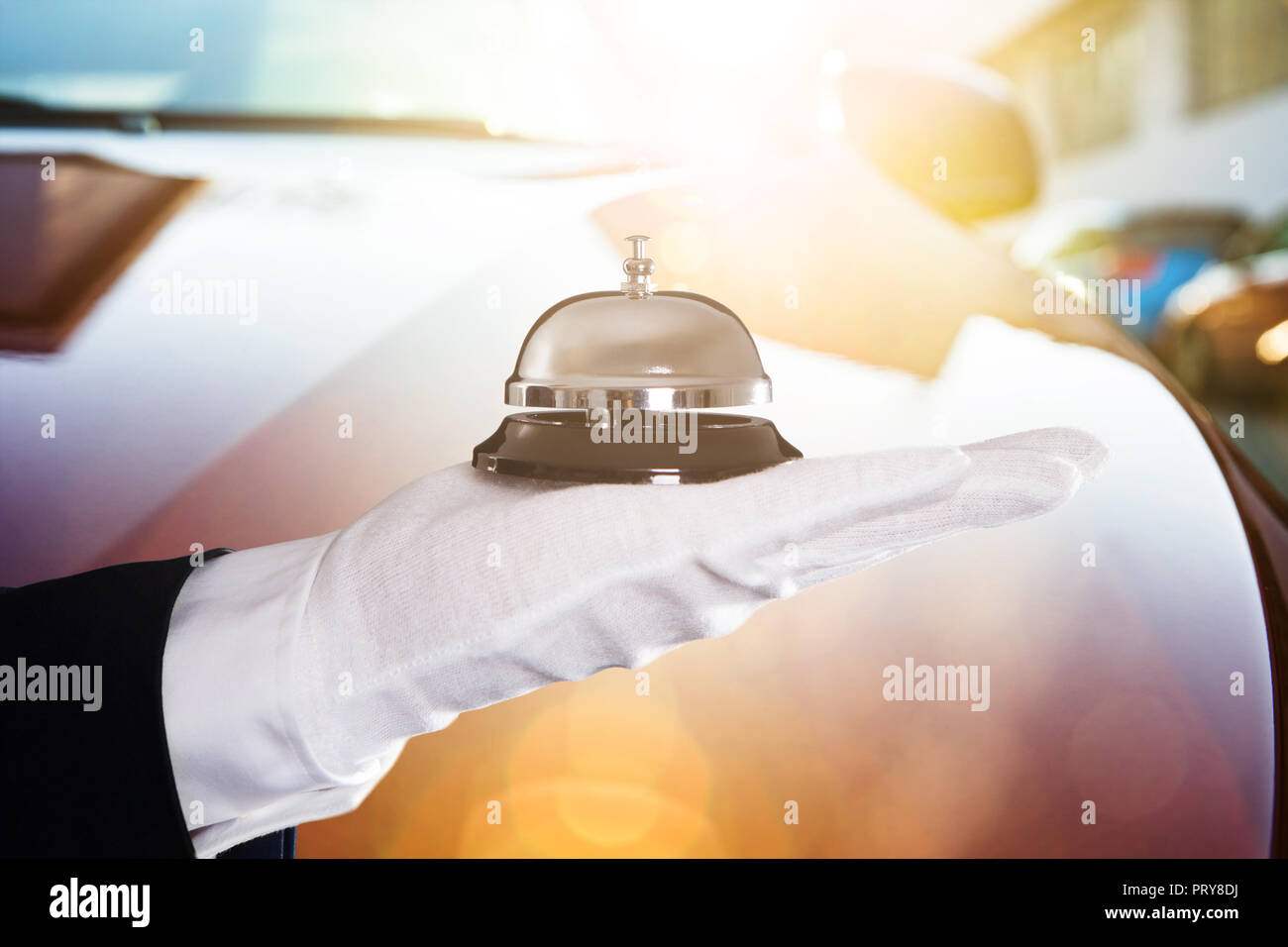Bell boy hotel hi-res stock photography and images - Alamy