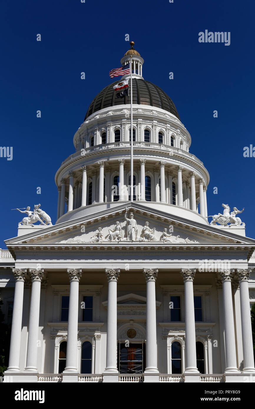 Sacramento capitol building flags hi-res stock photography and images ...
