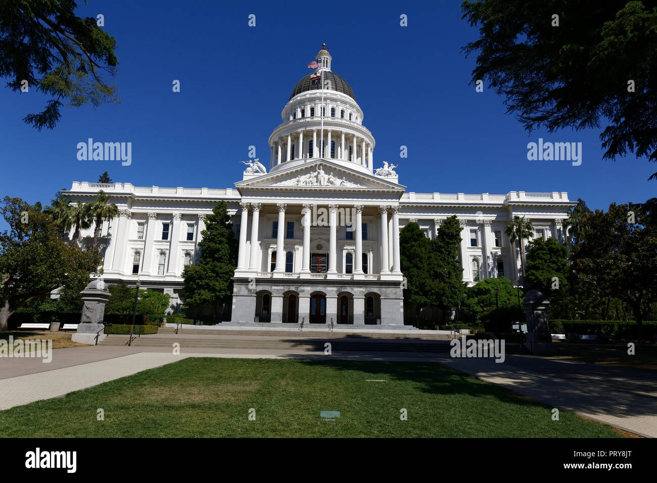 Sacramento capitol building flags hi-res stock photography and images ...