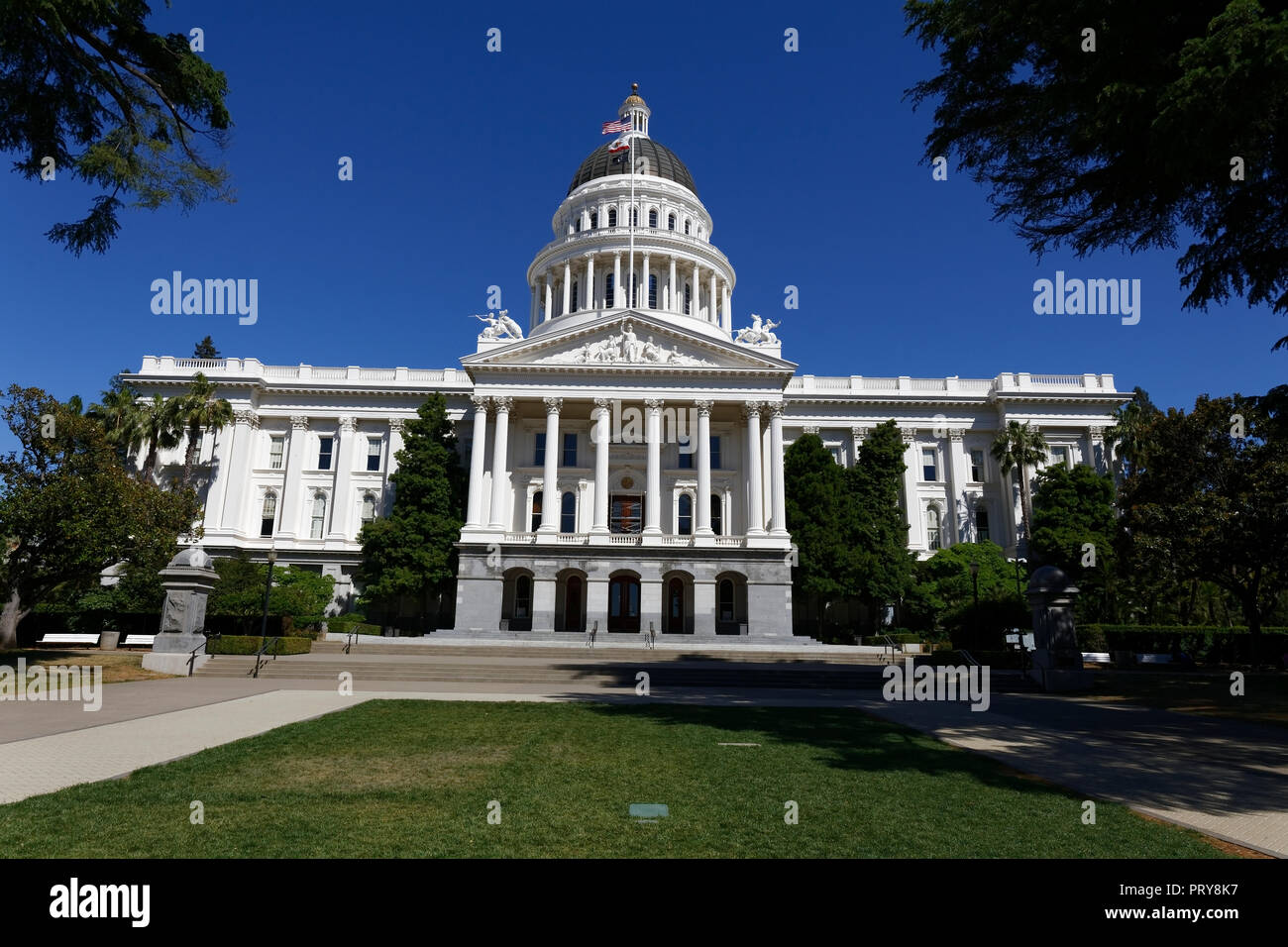 Sacramento capitol building flags hi-res stock photography and images ...