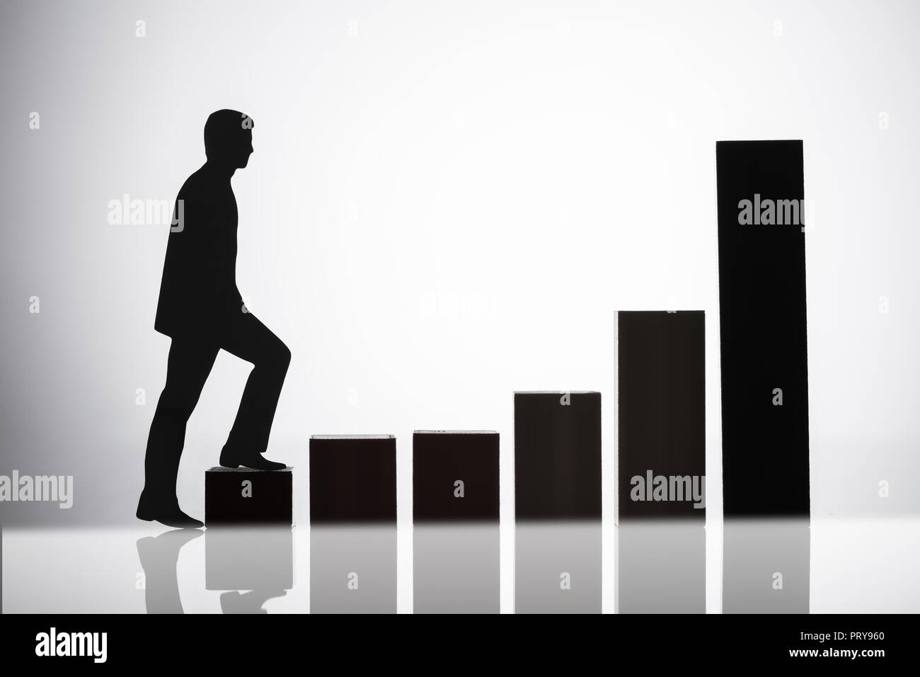 Growing graph hi-res stock photography and images - Alamy