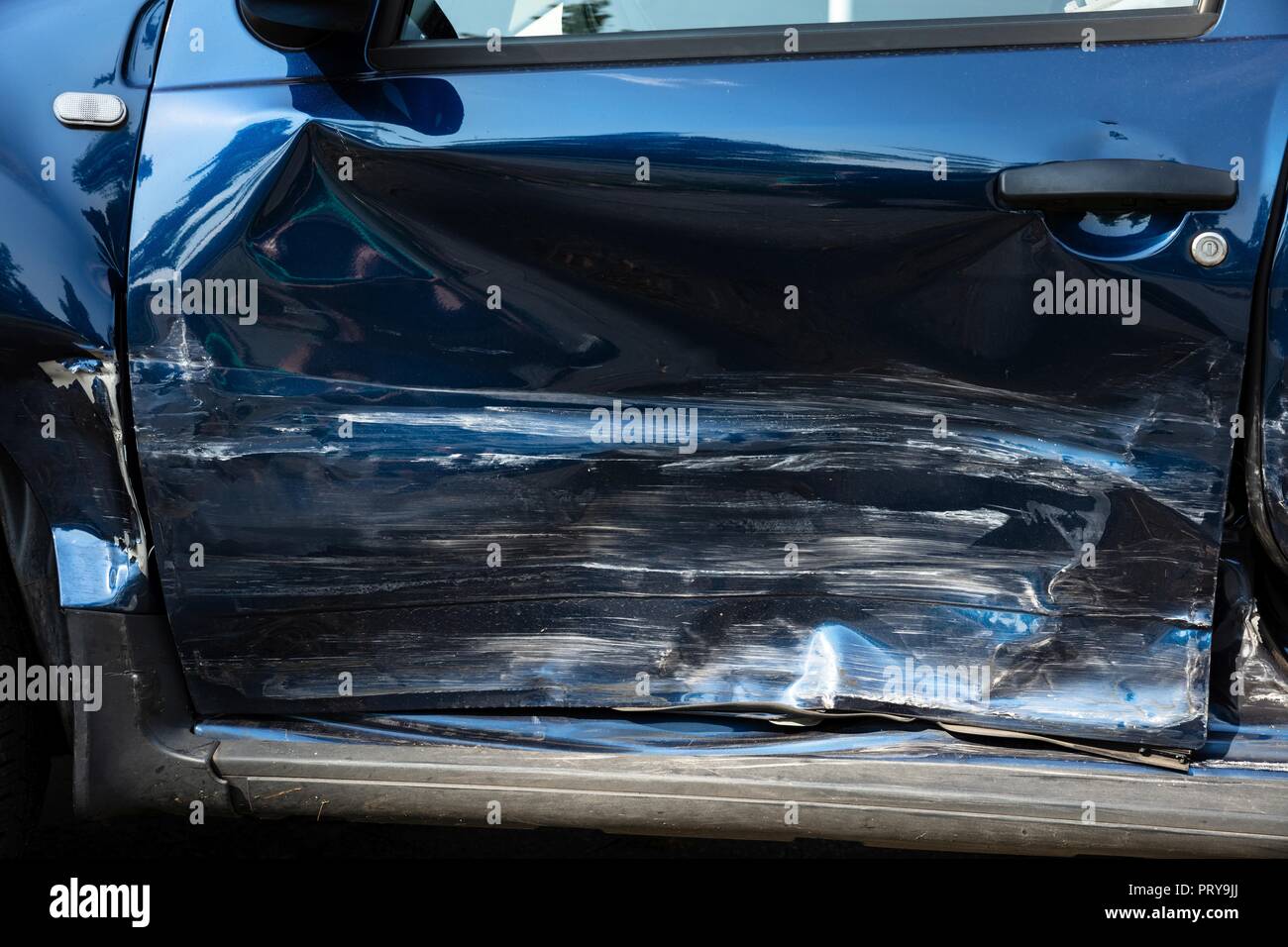 Transportation automobile destruction damaged hi-res stock photography and images - Alamy