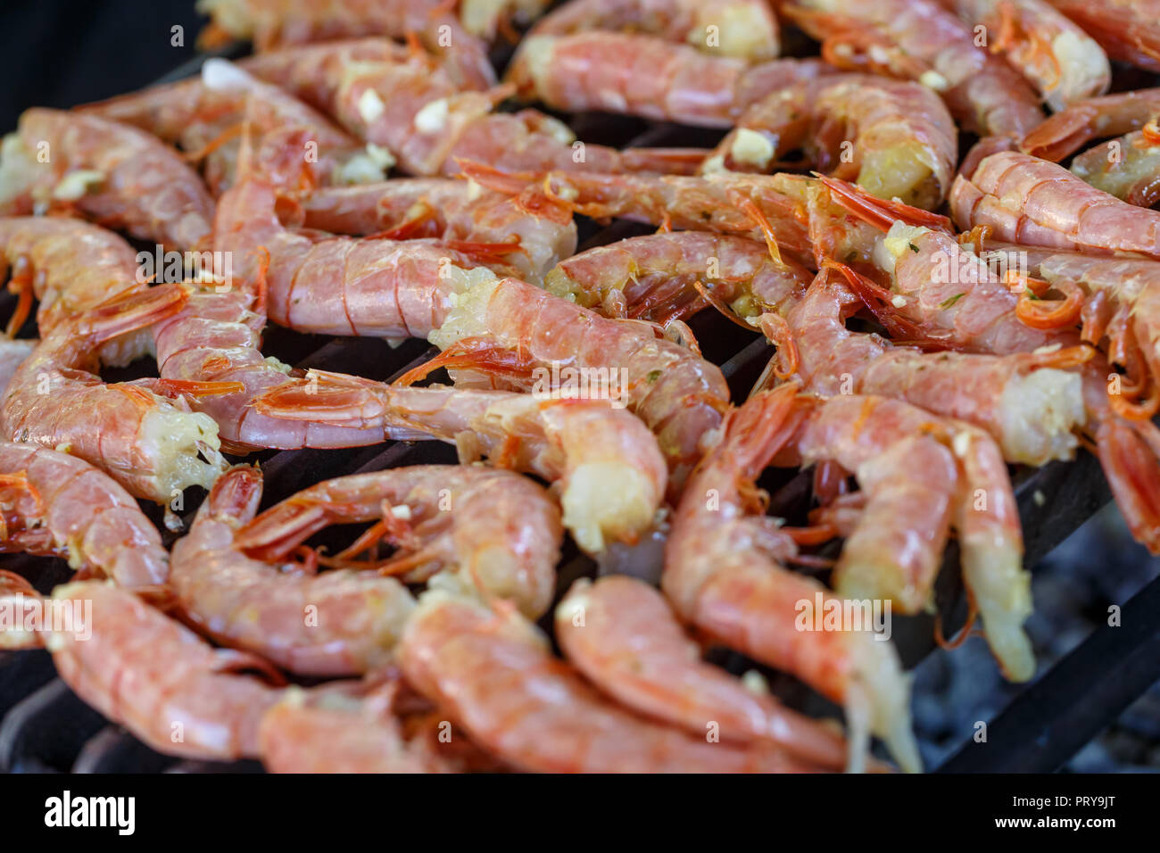 Roasting shellfish hi-res stock photography and images - Alamy