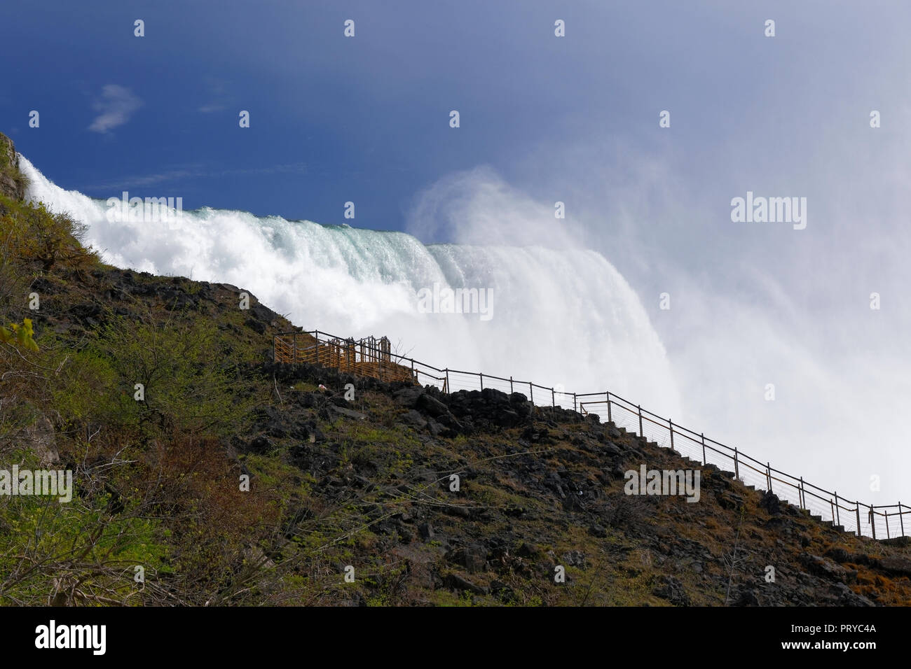 Powerful Niagara Falls Whitewater Waterfall Falling Over Steep Cliff ...