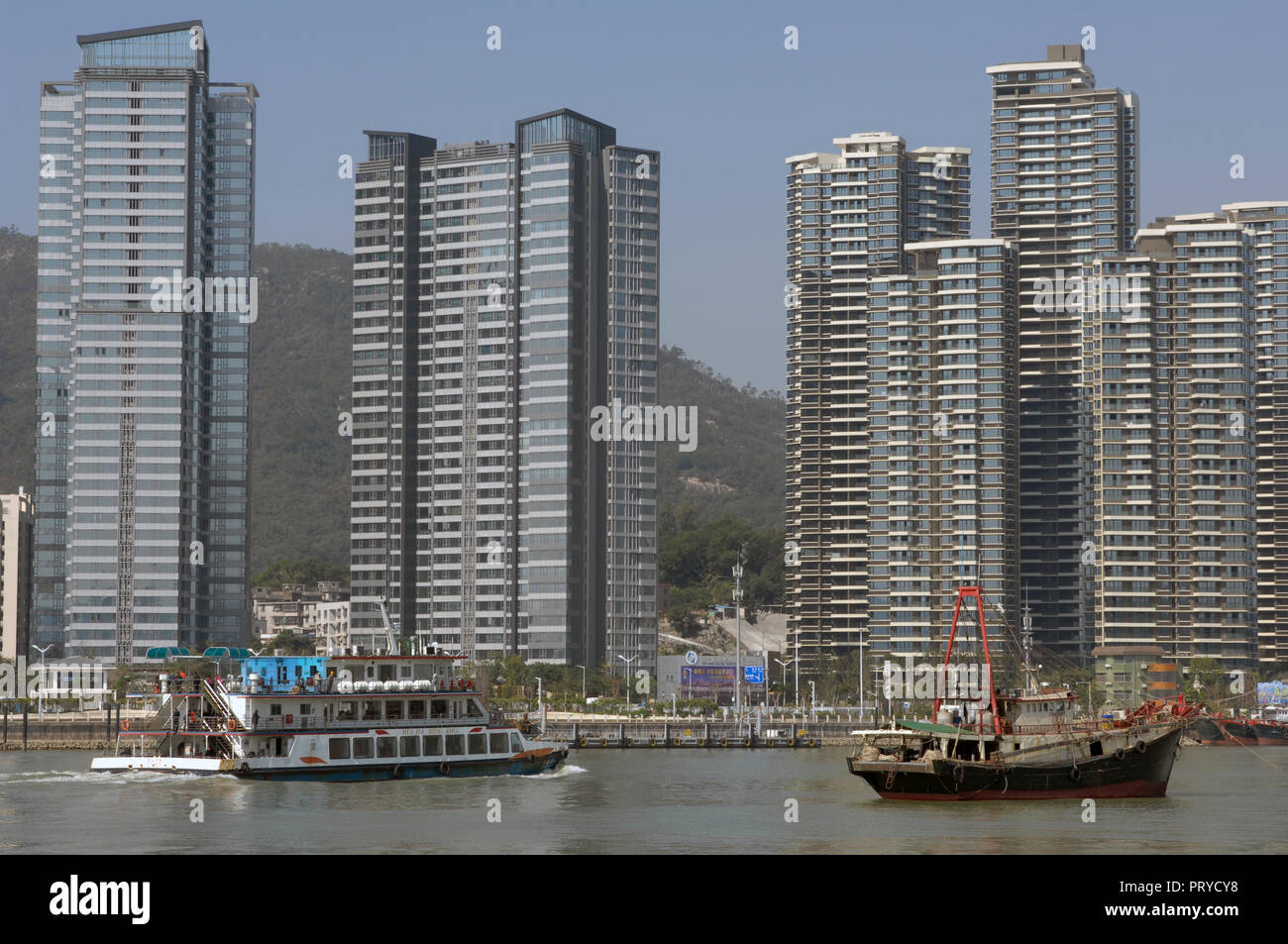 Macau fishing boats hi-res stock photography and images - Alamy