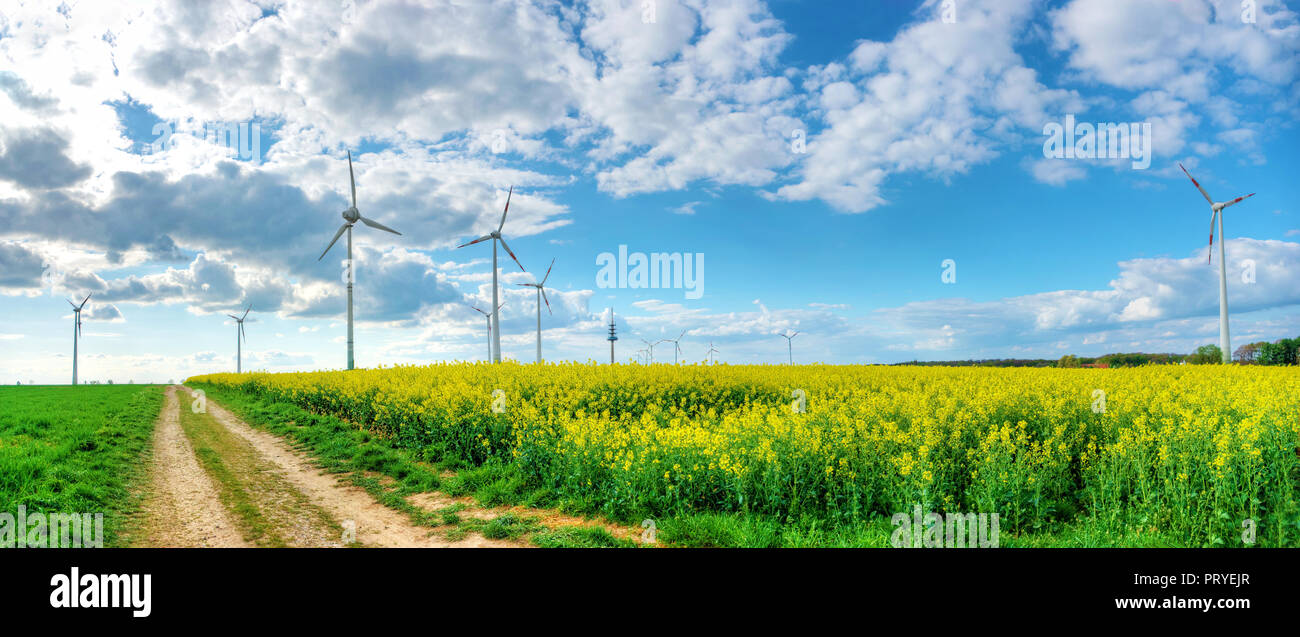 Windkraftanlagen und wolken hi-res stock photography and images - Alamy