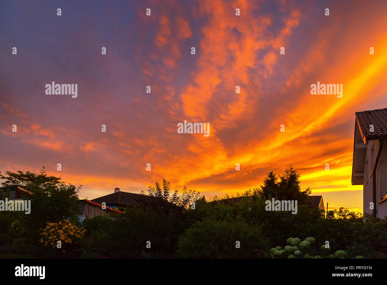 Red sky sunset Stock Photo - Alamy