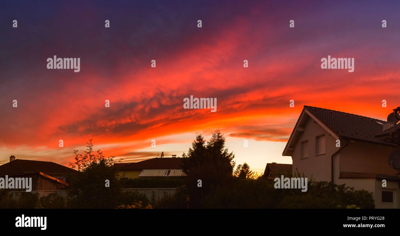 Red sky sunset hi-res stock photography and images - Alamy