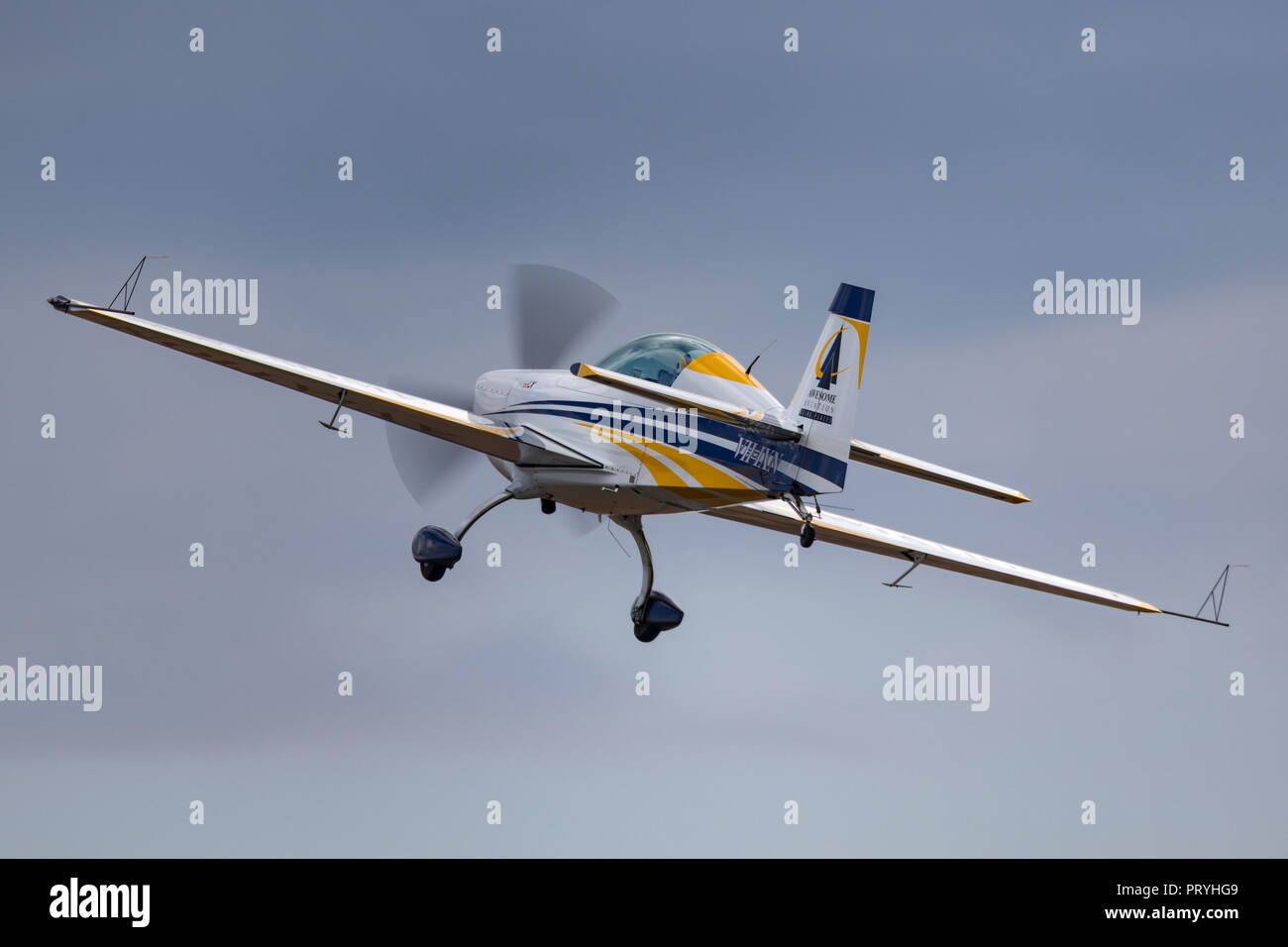 Stunt pilot flying hi-res stock photography and images - Alamy