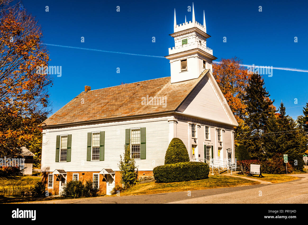 Fall foliage vermont white church hi-res stock photography and images ...