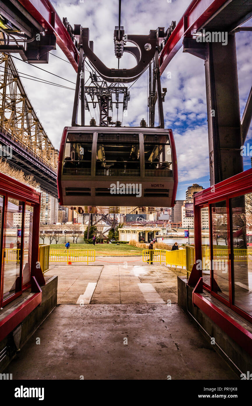 Roosevelt Island Tramway Manhattan New York, New York, USA Stock Photo ...