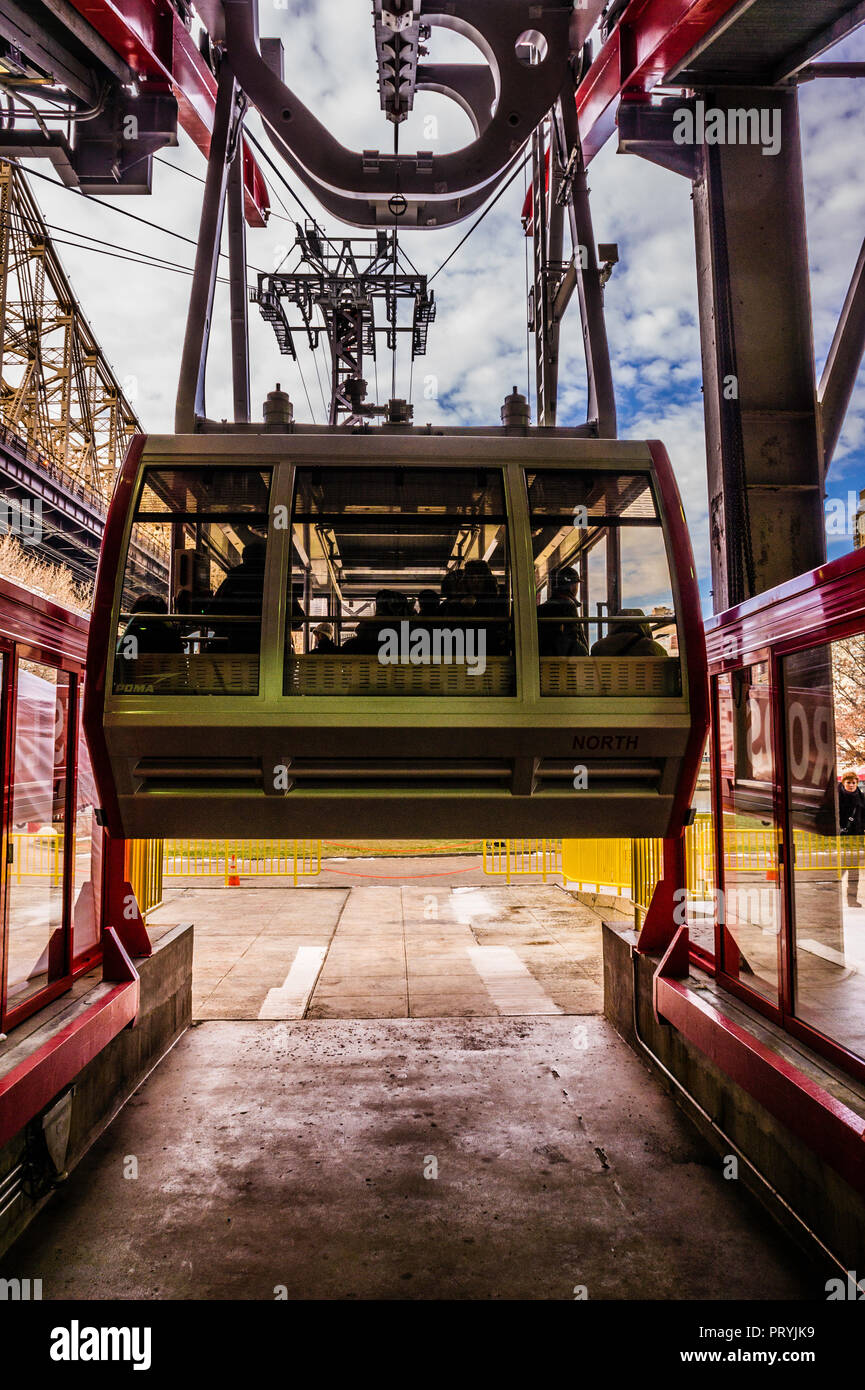 Roosevelt Island Tramway Manhattan New York, New York, USA Stock Photo ...