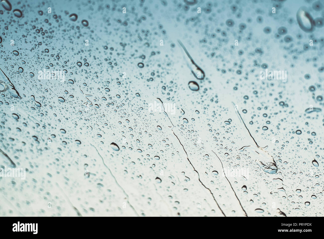 Raindrops on window hi-res stock photography and images - Alamy