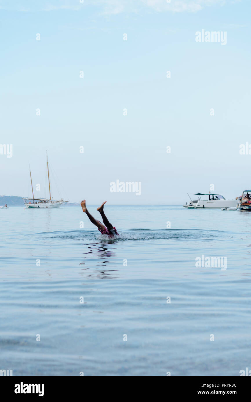 Water handstand hi-res stock photography and images - Alamy