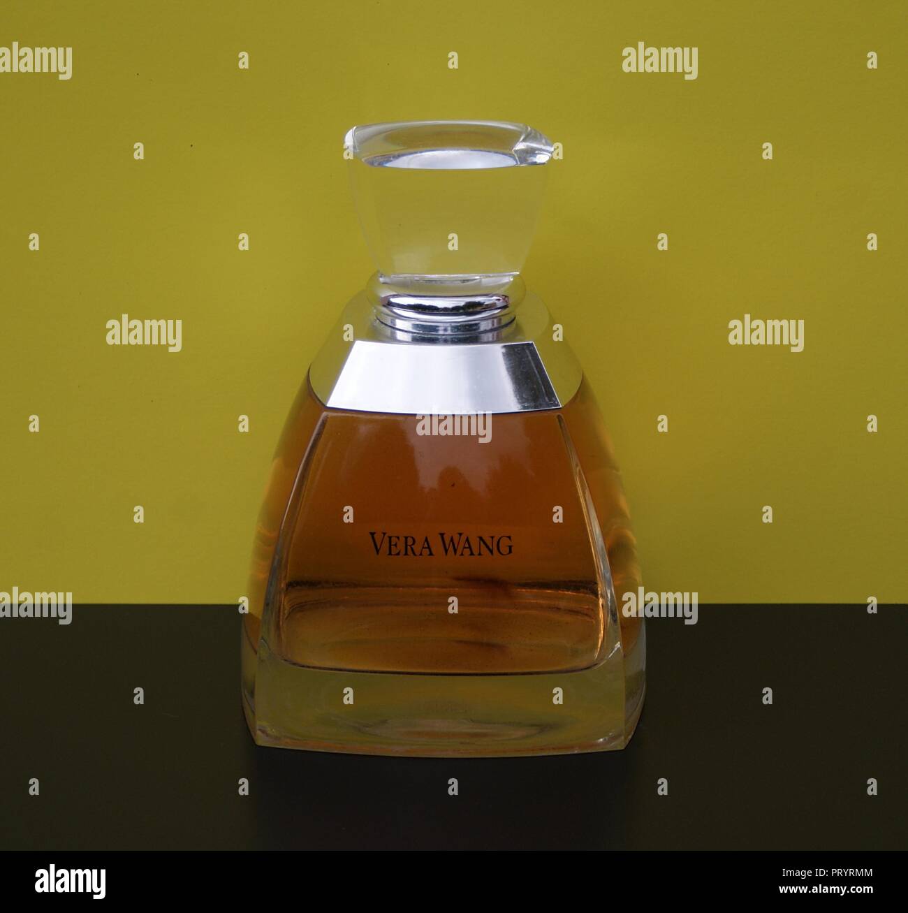 Vintage perfume bottle hi-res stock photography and images - Alamy