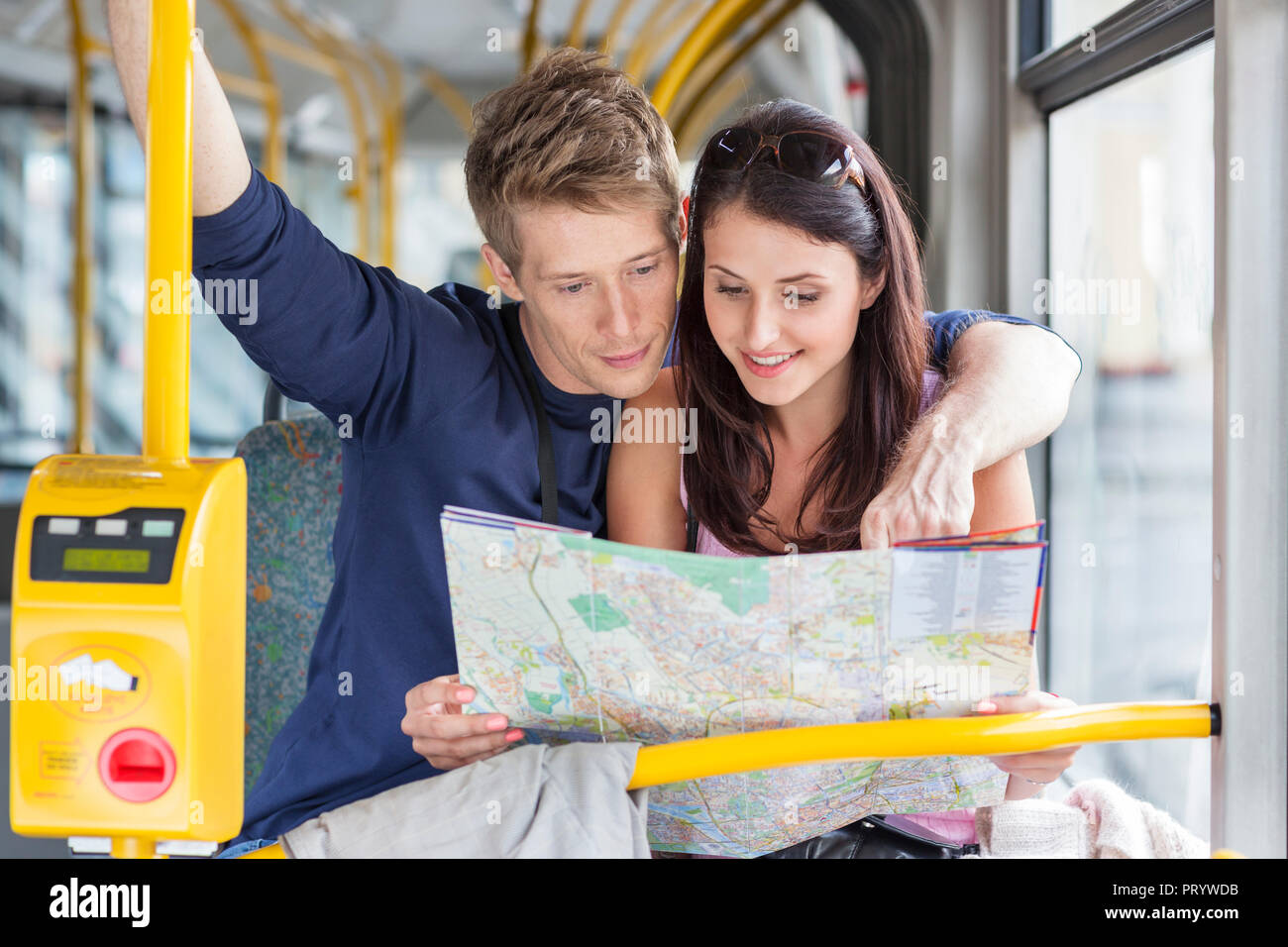 Young couple bus reading city map hi-res stock photography and images ...