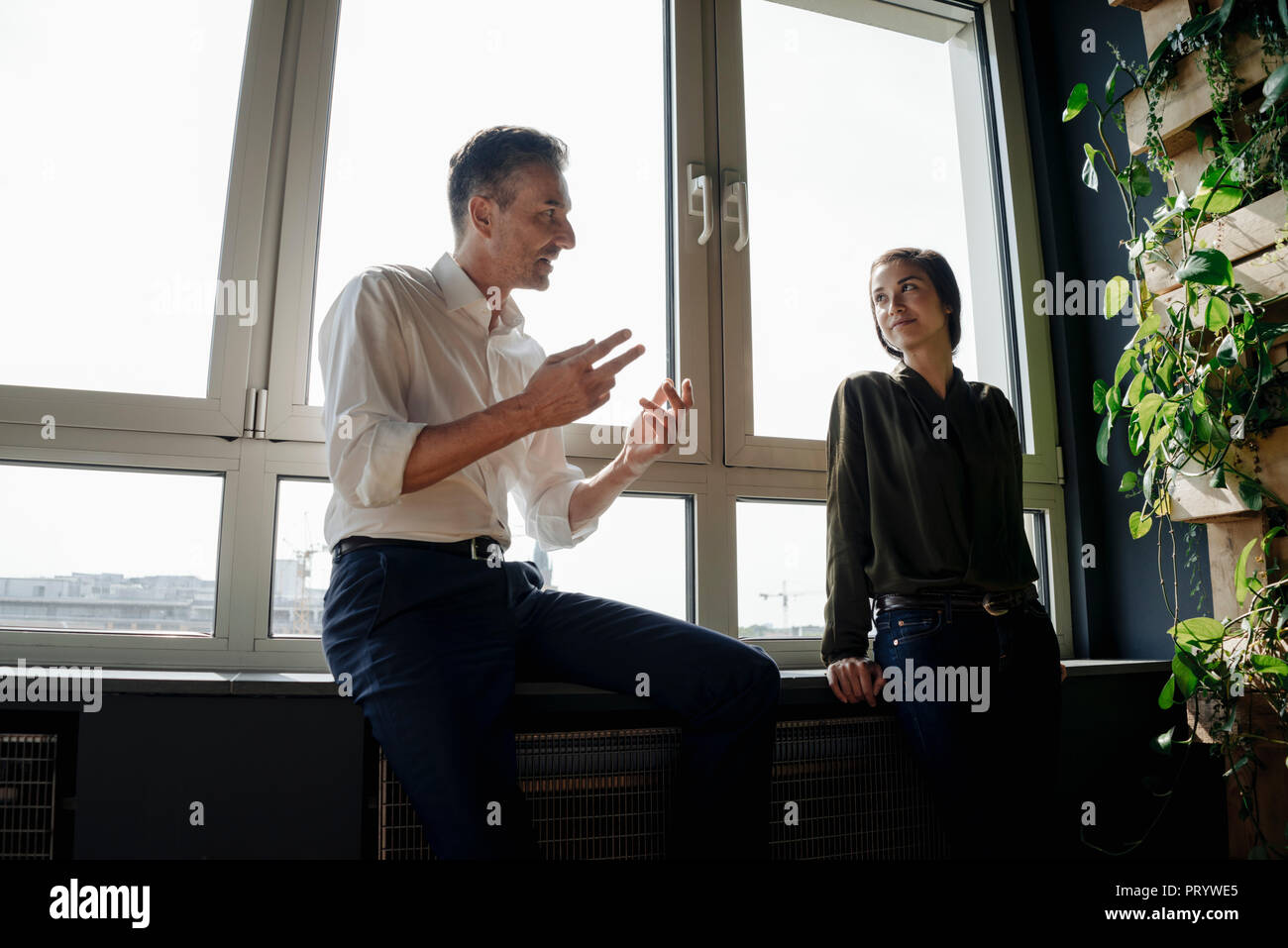Environment worker window hi-res stock photography and images - Alamy