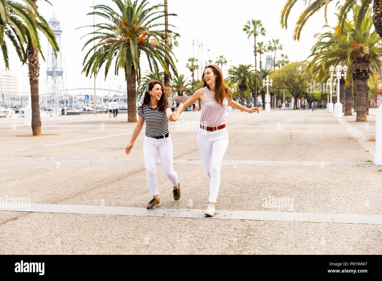 Two friends female tourists hi-res stock photography and images - Alamy