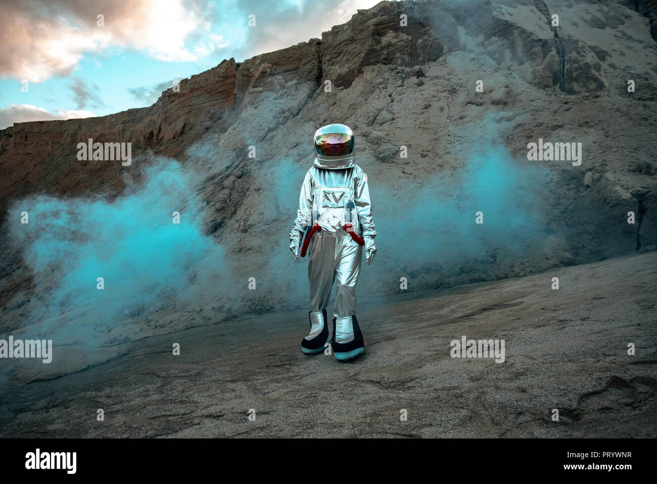 Dust cloud hi-res stock photography and images - Alamy
