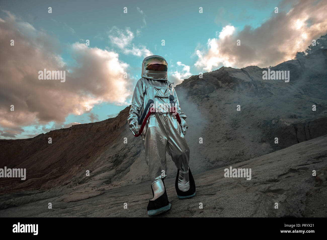 Spaceman walking in the desert hi-res stock photography and images - Alamy