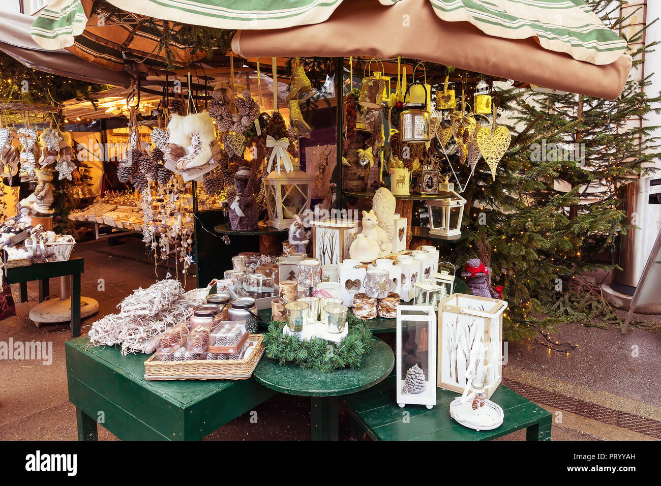 Christmas market stall with gifts and souvenirs for sale Stock Photo ...