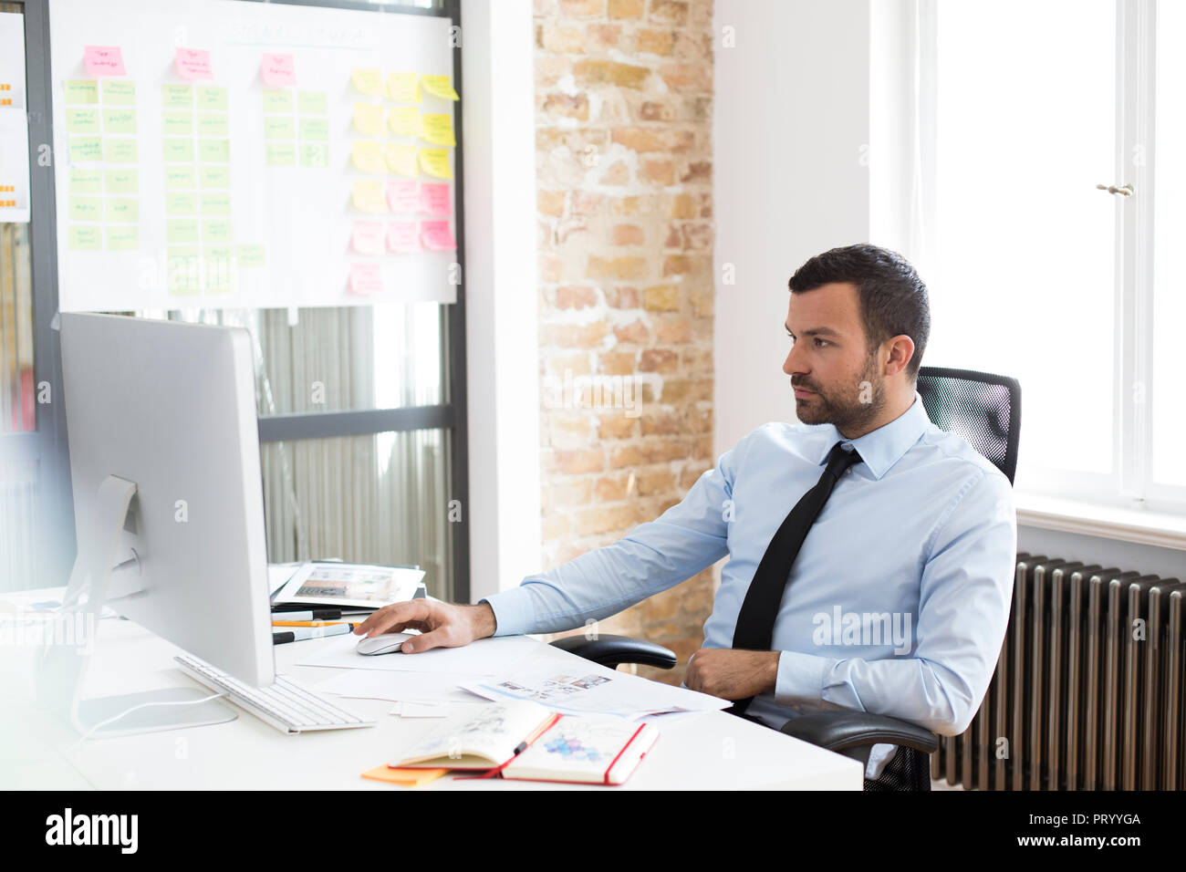 Employee monitor desk hi-res stock photography and images - Alamy