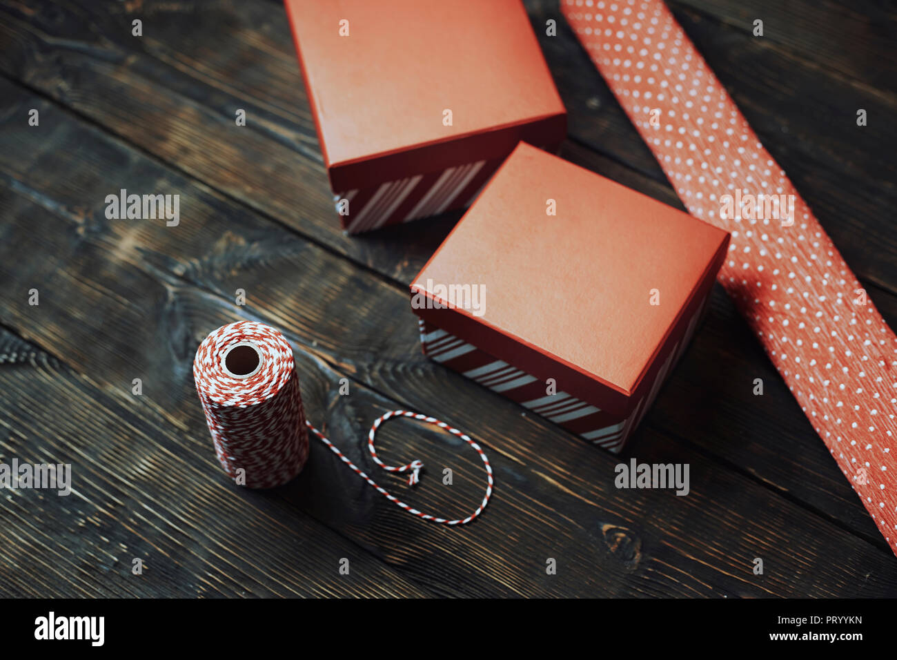 Red packing hi-res stock photography and images - Alamy