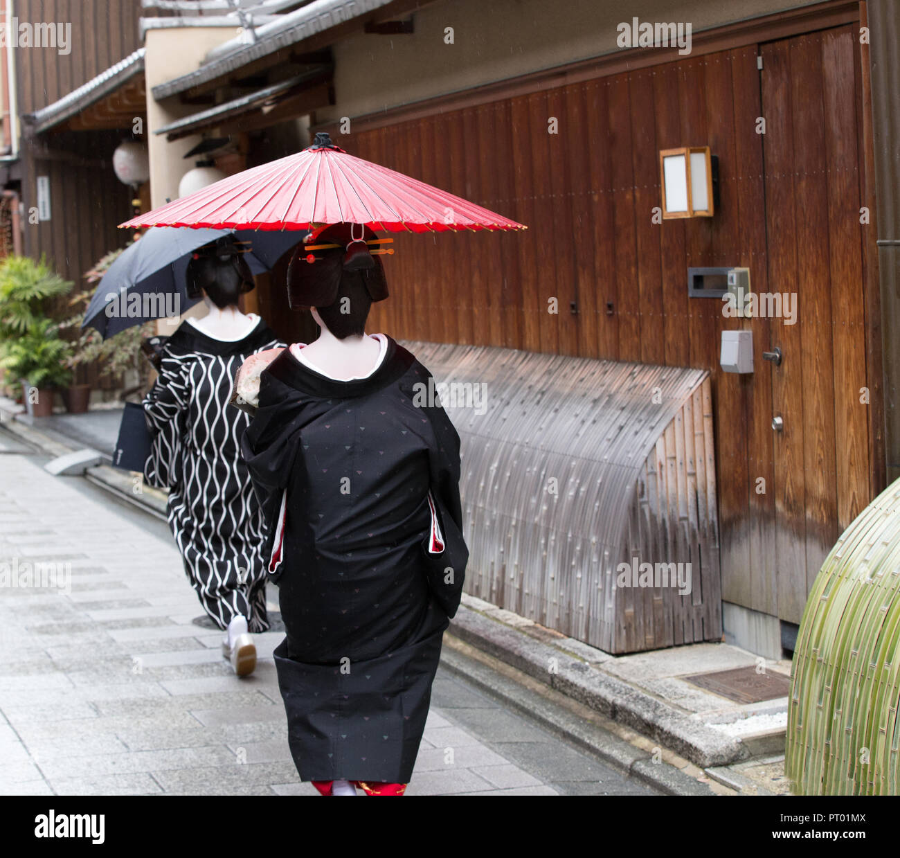 Geisha japan traditional japanese geishas hi-res stock photography and ...