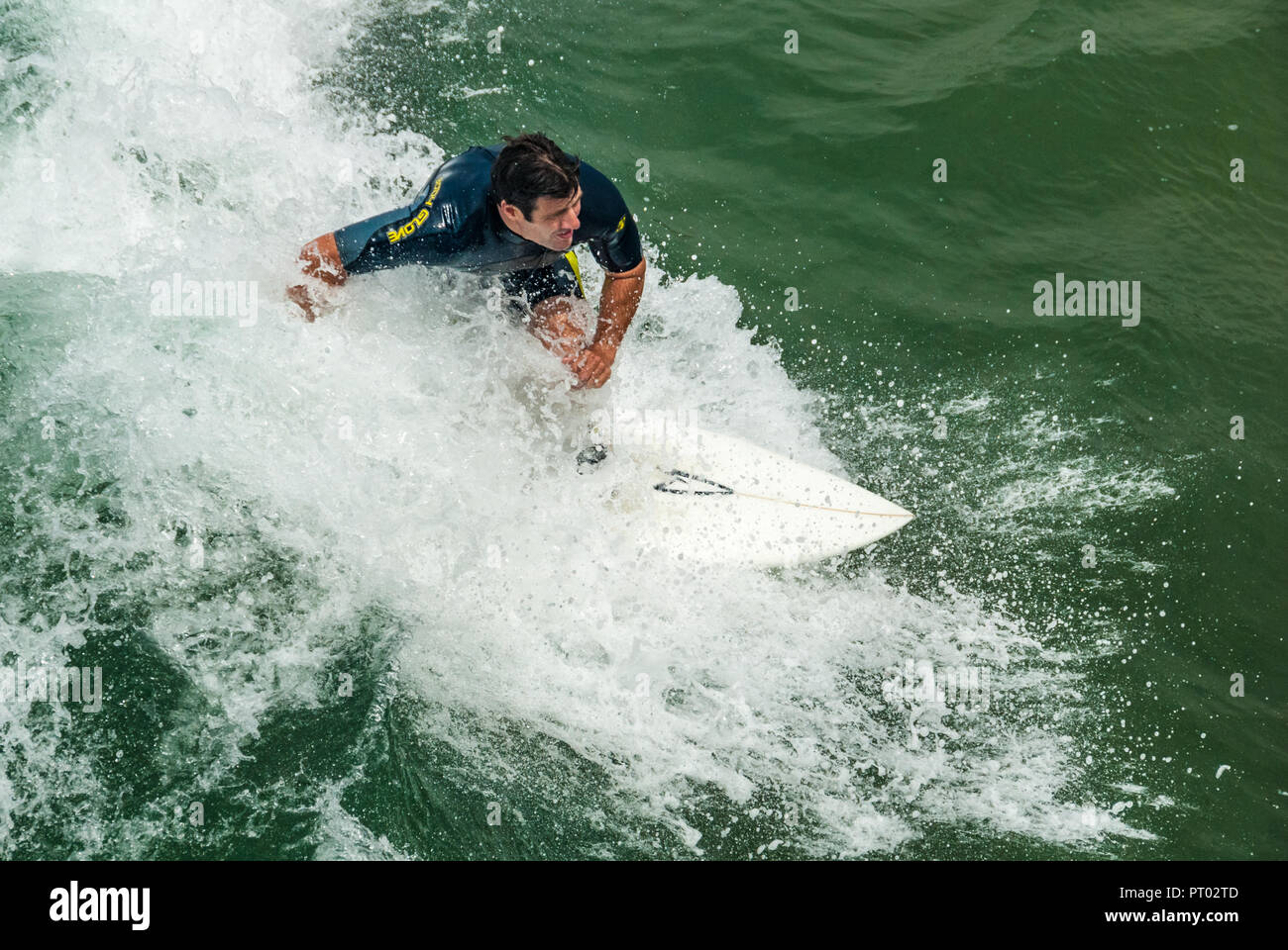 Surfer riding a wave hi-res stock photography and images - Alamy