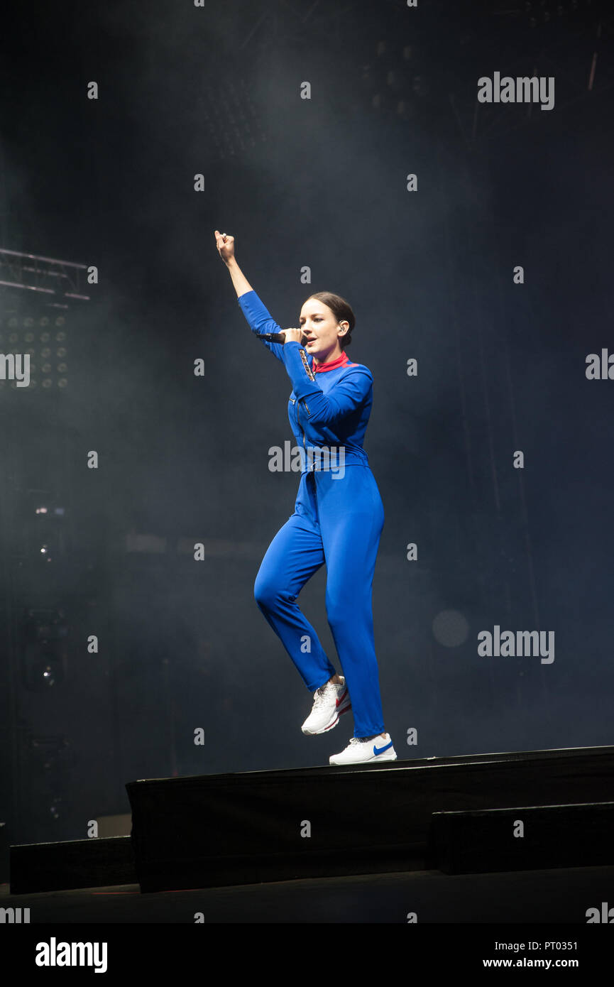 Stage society hi-res stock photography and images - Alamy