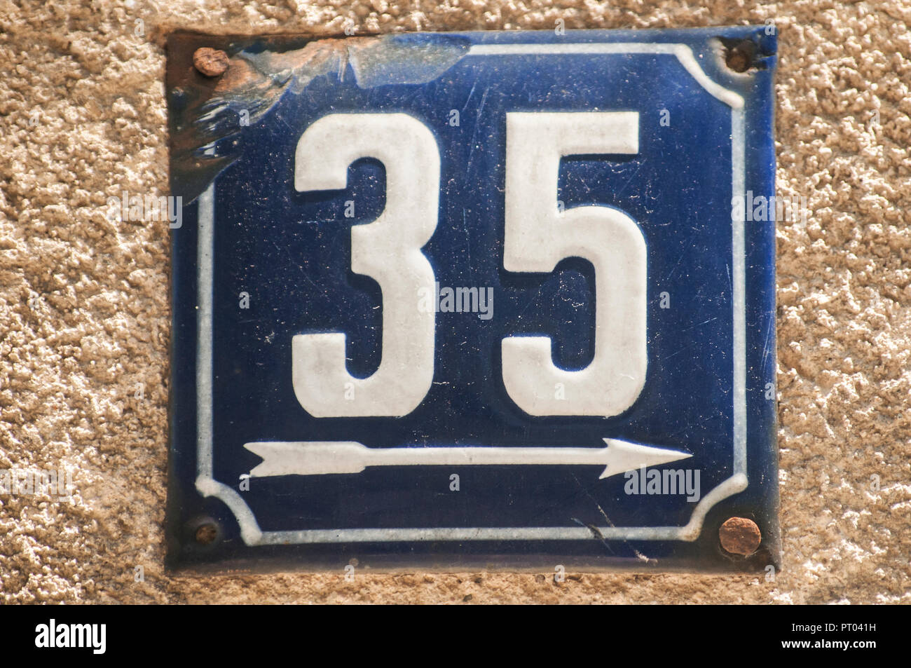 House number 35 sign hi-res stock photography and images - Alamy