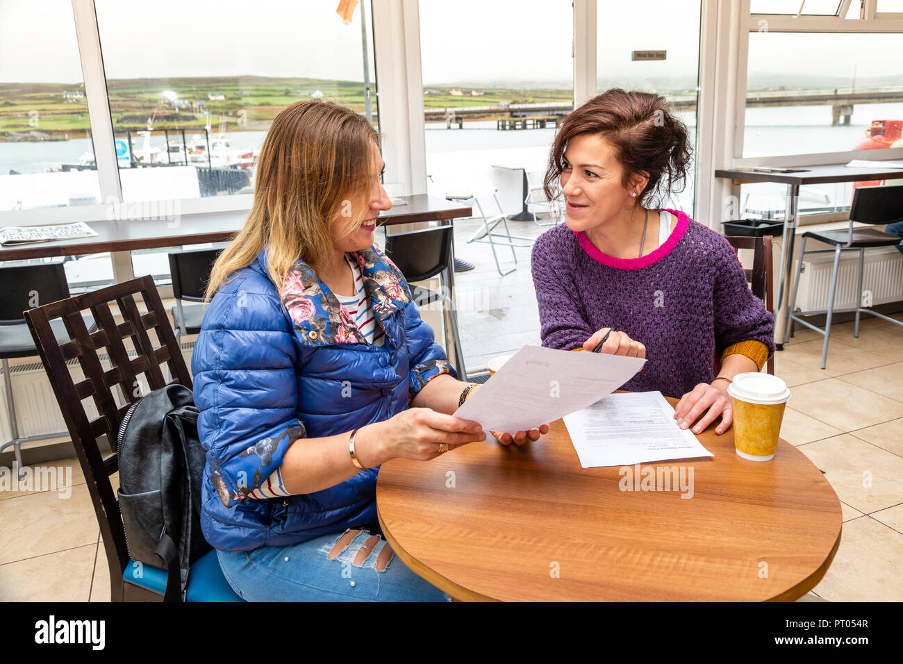 Signing forms work hi-res stock photography and images - Alamy
