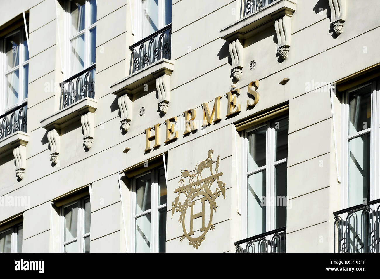 Hermes building hi-res stock photography and images - Alamy