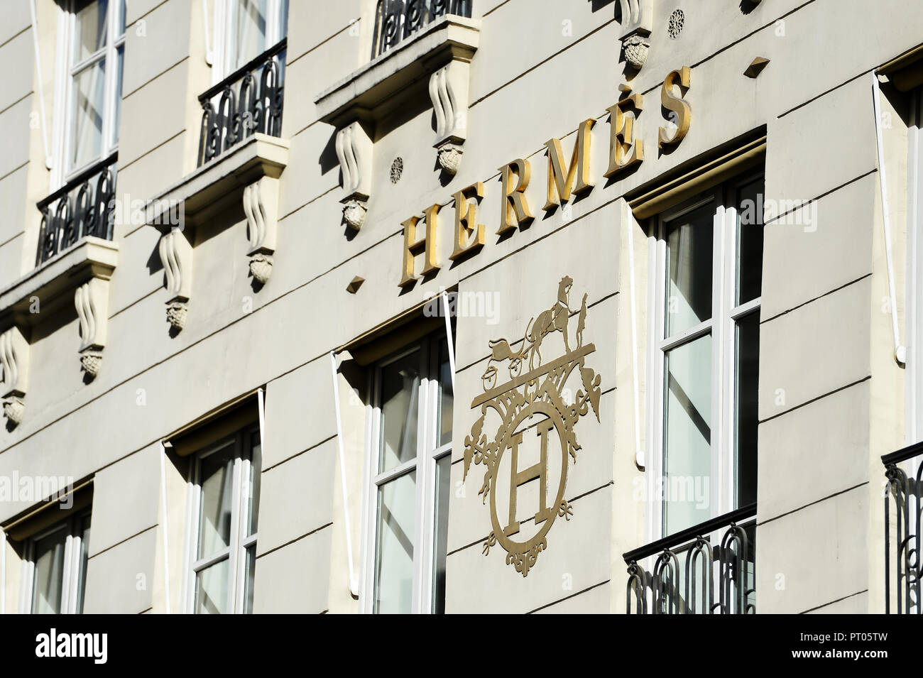 Hermes building hi-res stock photography and images - Alamy