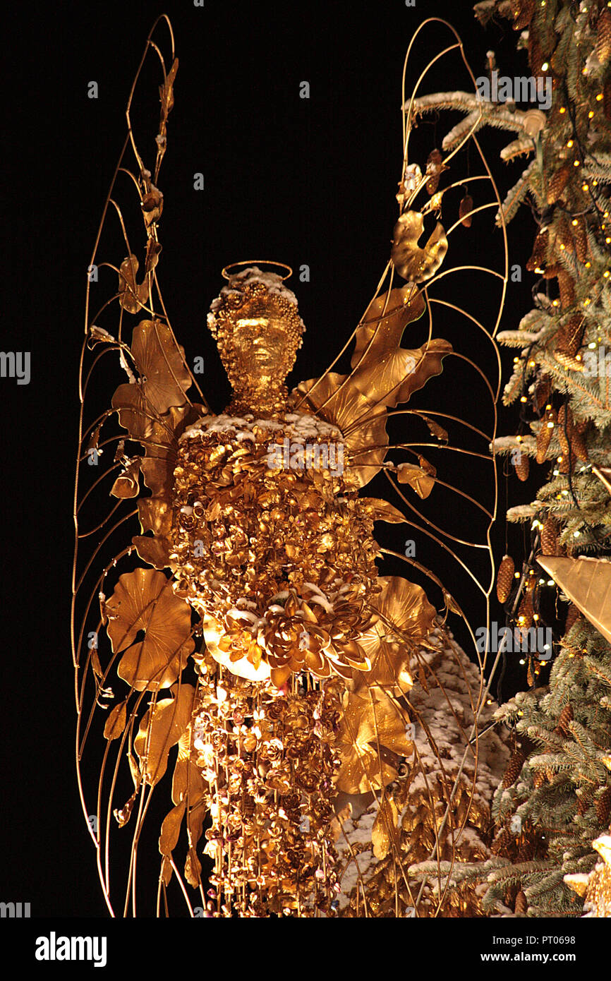 Golden Christmas angel in the night Stock Photo - Alamy