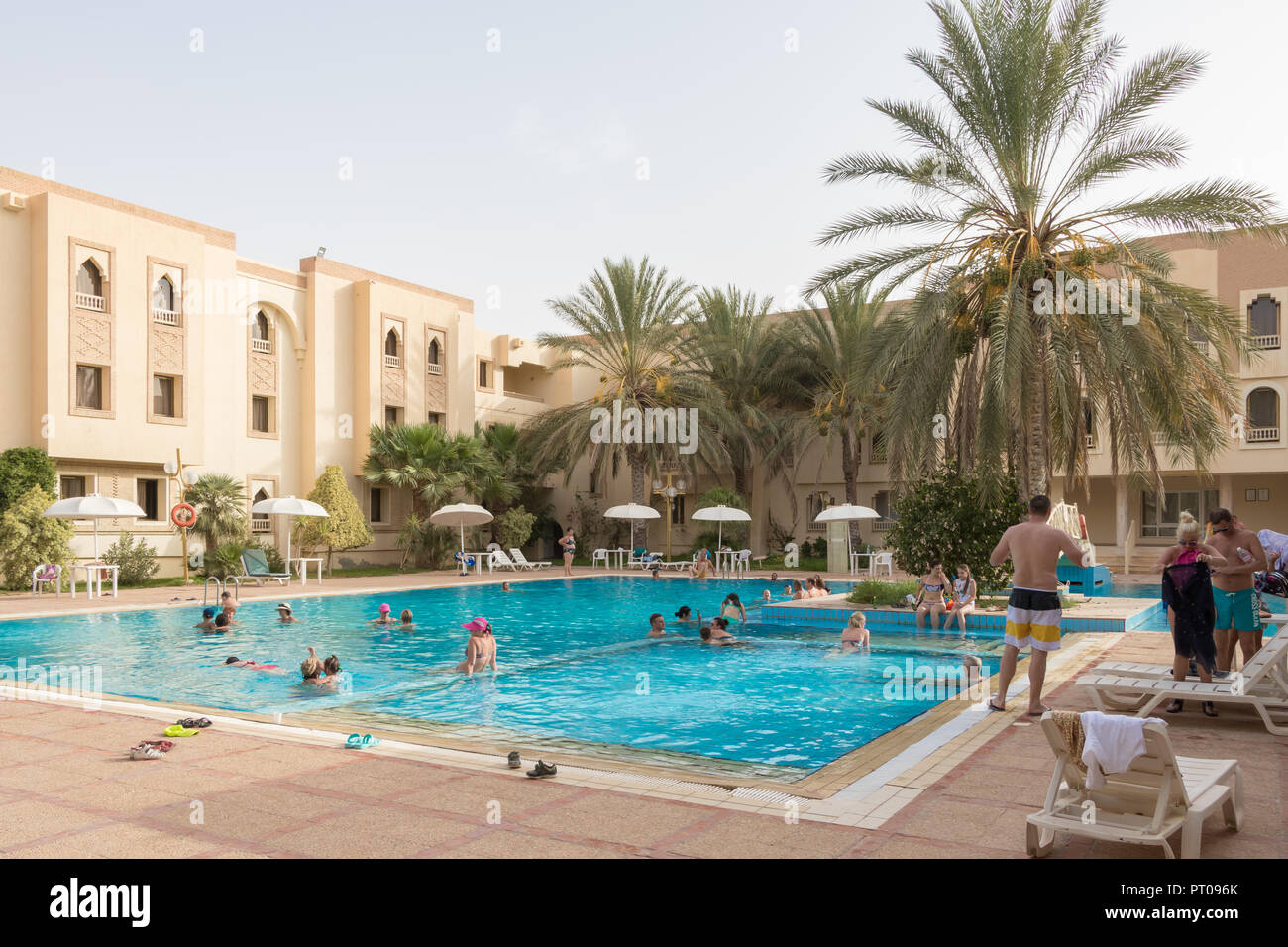 Douz hotel sahara hi-res stock photography and images - Alamy