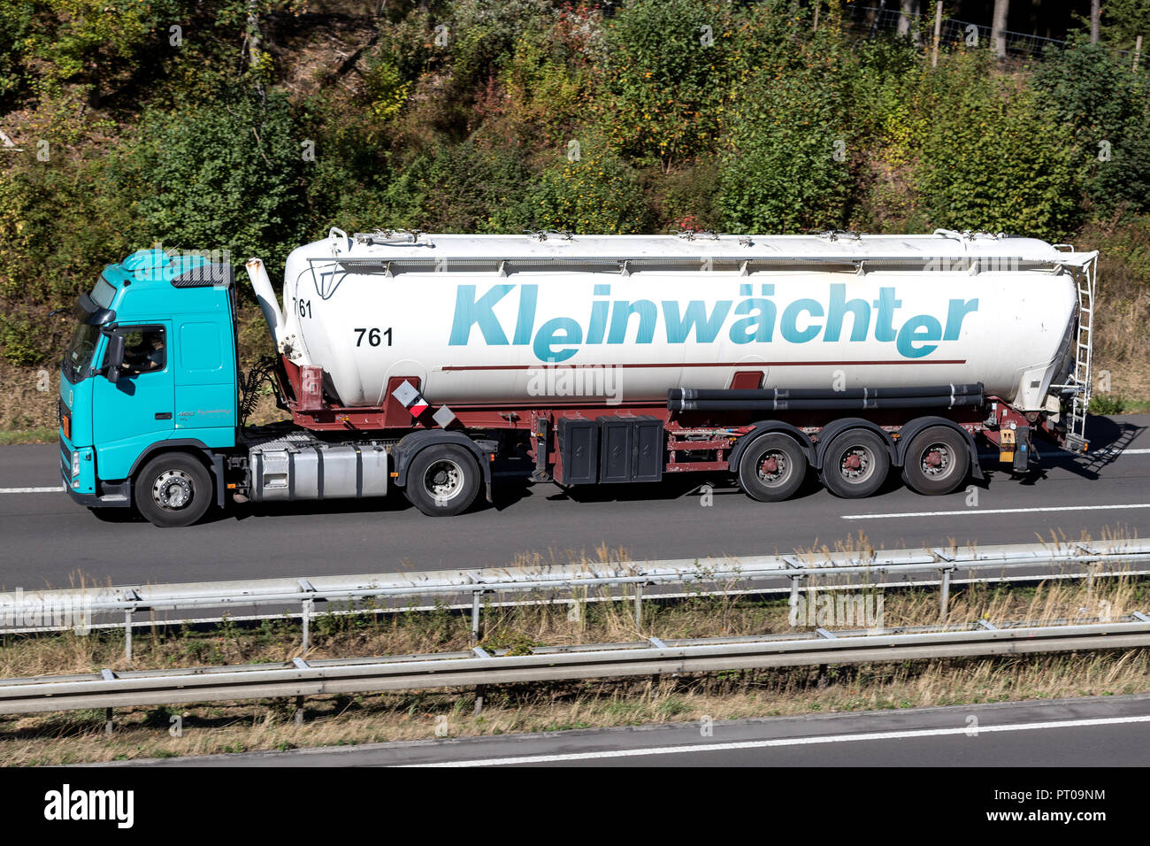 Medium sized truck hi-res stock photography and images - Alamy