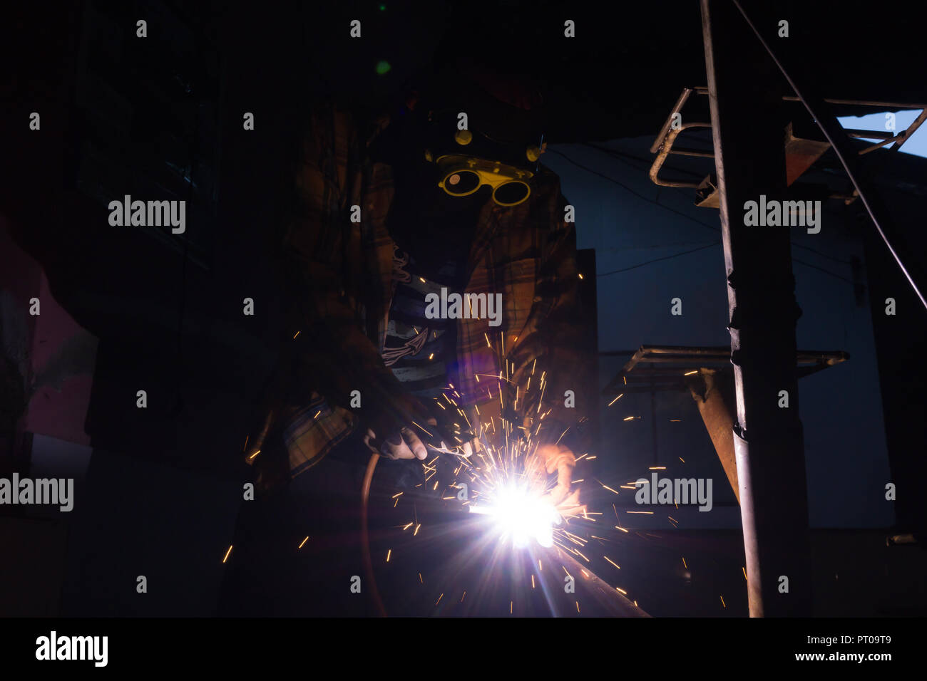 Welding zone elements of steel construction with the use of the method MAG cored wire,Skilled ...