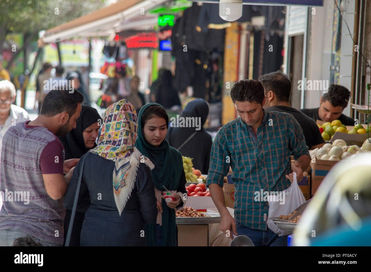 Esfahan people hi-res stock photography and images - Alamy