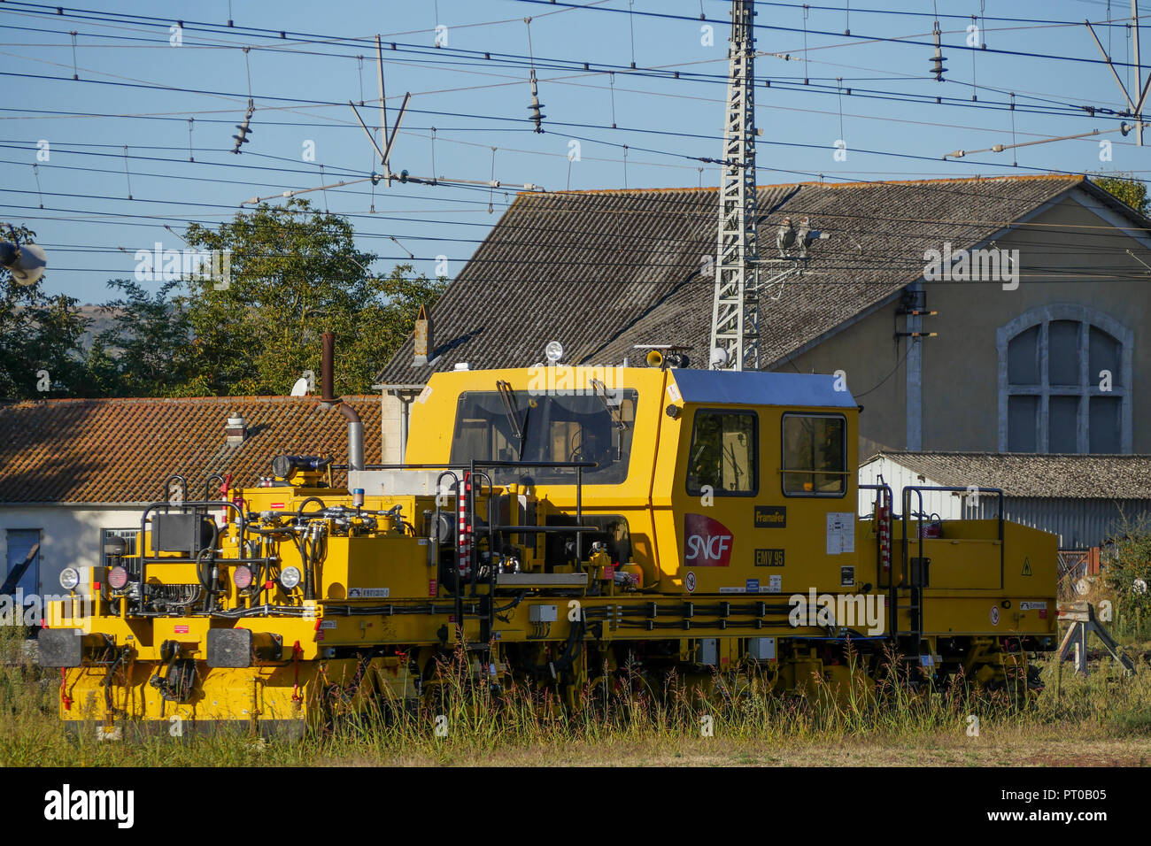 Train de marchandises hi-res stock photography and images - Alamy