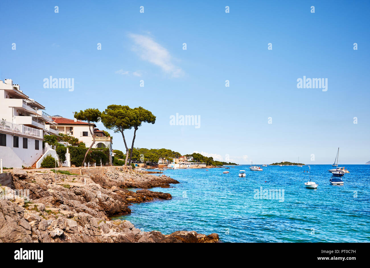 Cove mallorca boat coast sea scenic hi-res stock photography and images ...